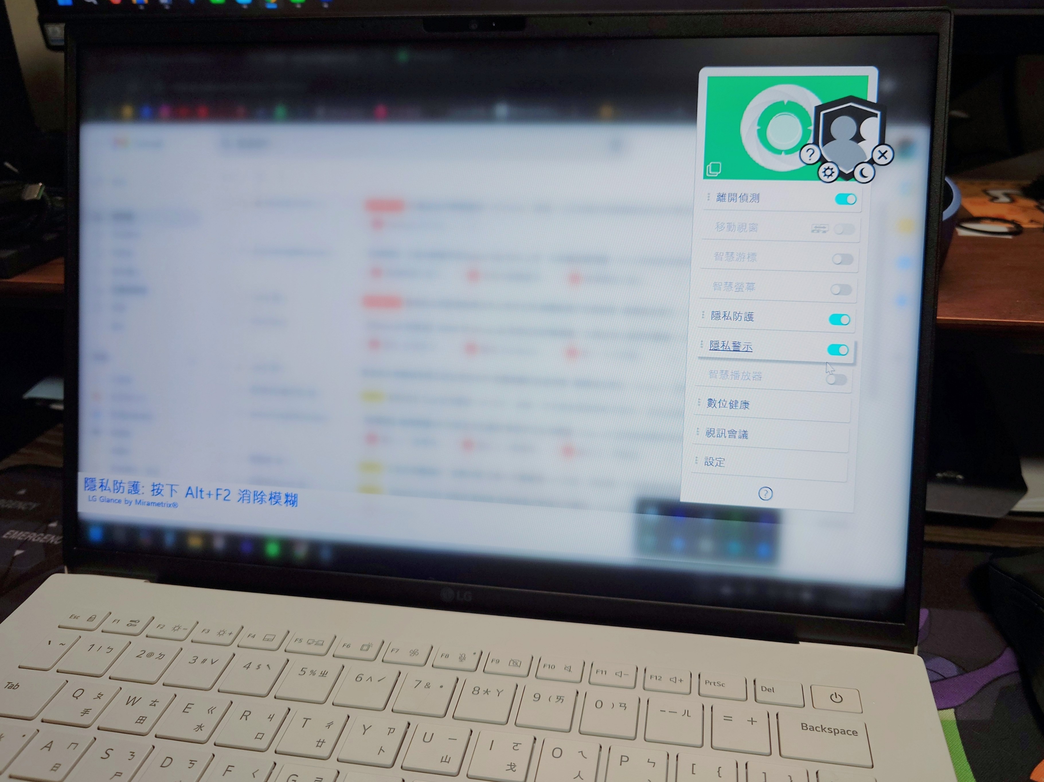 極輕！AI 移動工作站 LG gram (14Z90S) 14吋筆電 開箱 – 凱特叔叔教3C