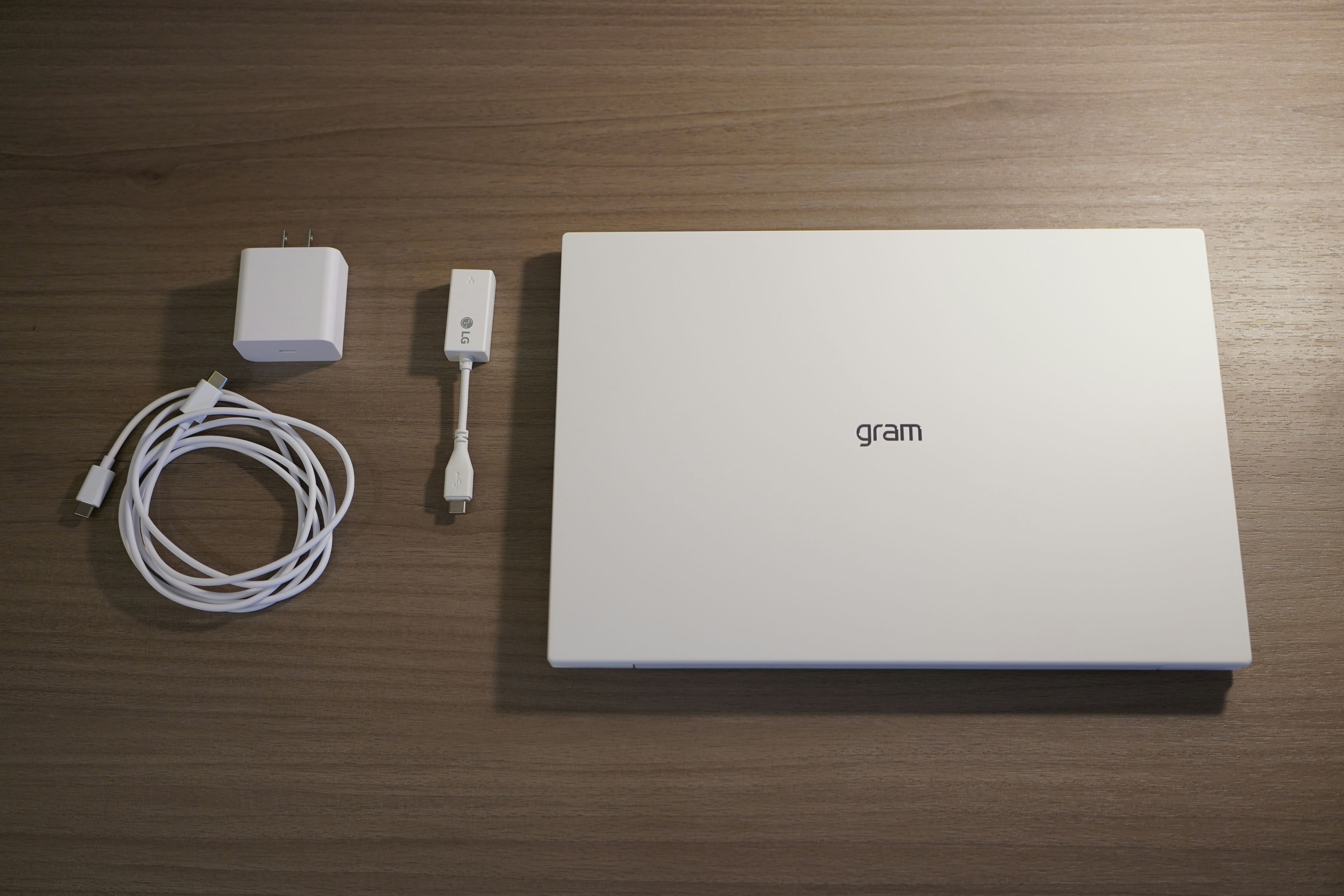 極輕！AI 移動工作站 LG gram (14Z90S) 14吋筆電 開箱 – 凱特叔叔教3C
