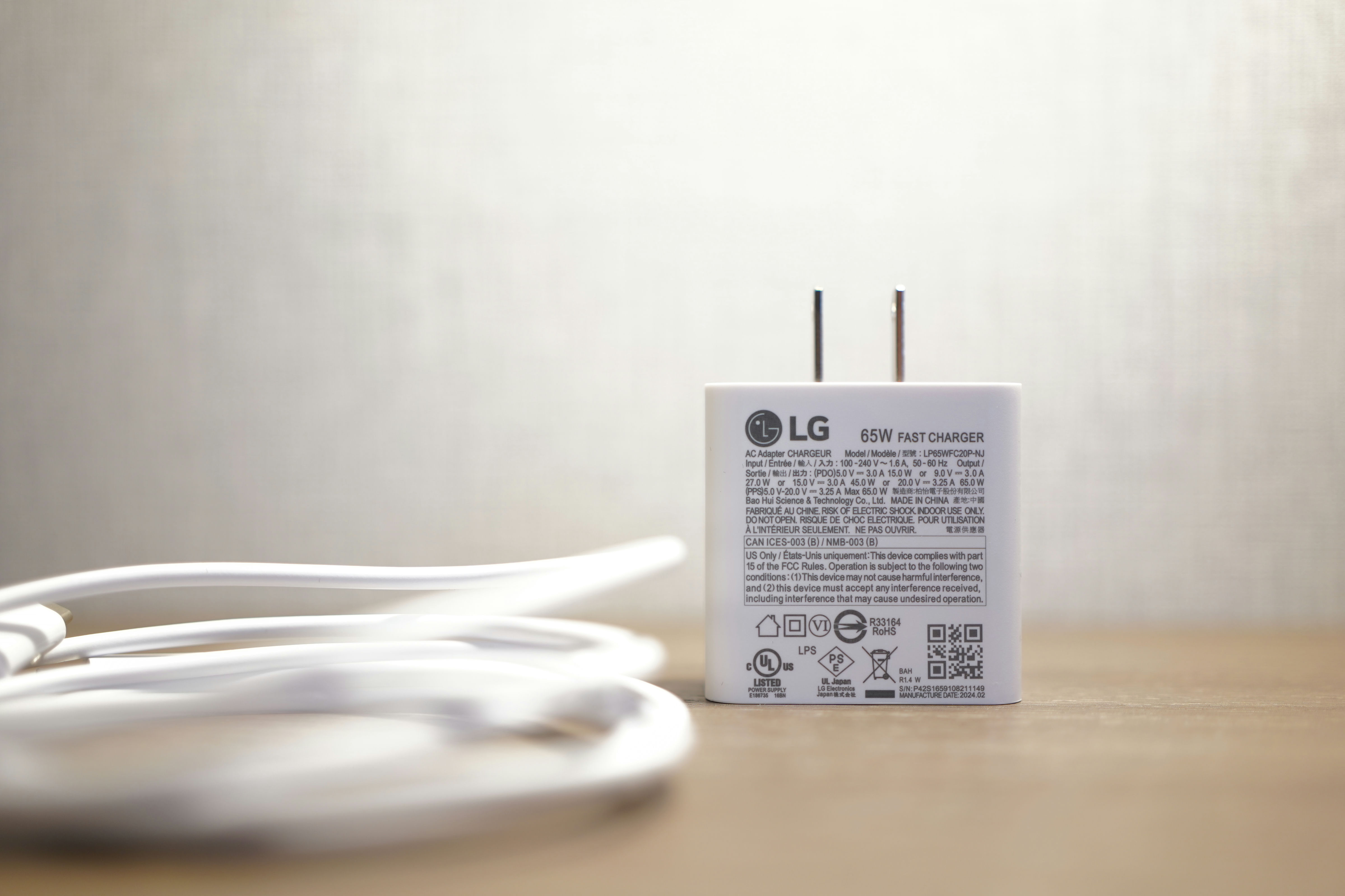 極輕！AI 移動工作站 LG gram (14Z90S) 14吋筆電 開箱 – 凱特叔叔教3C