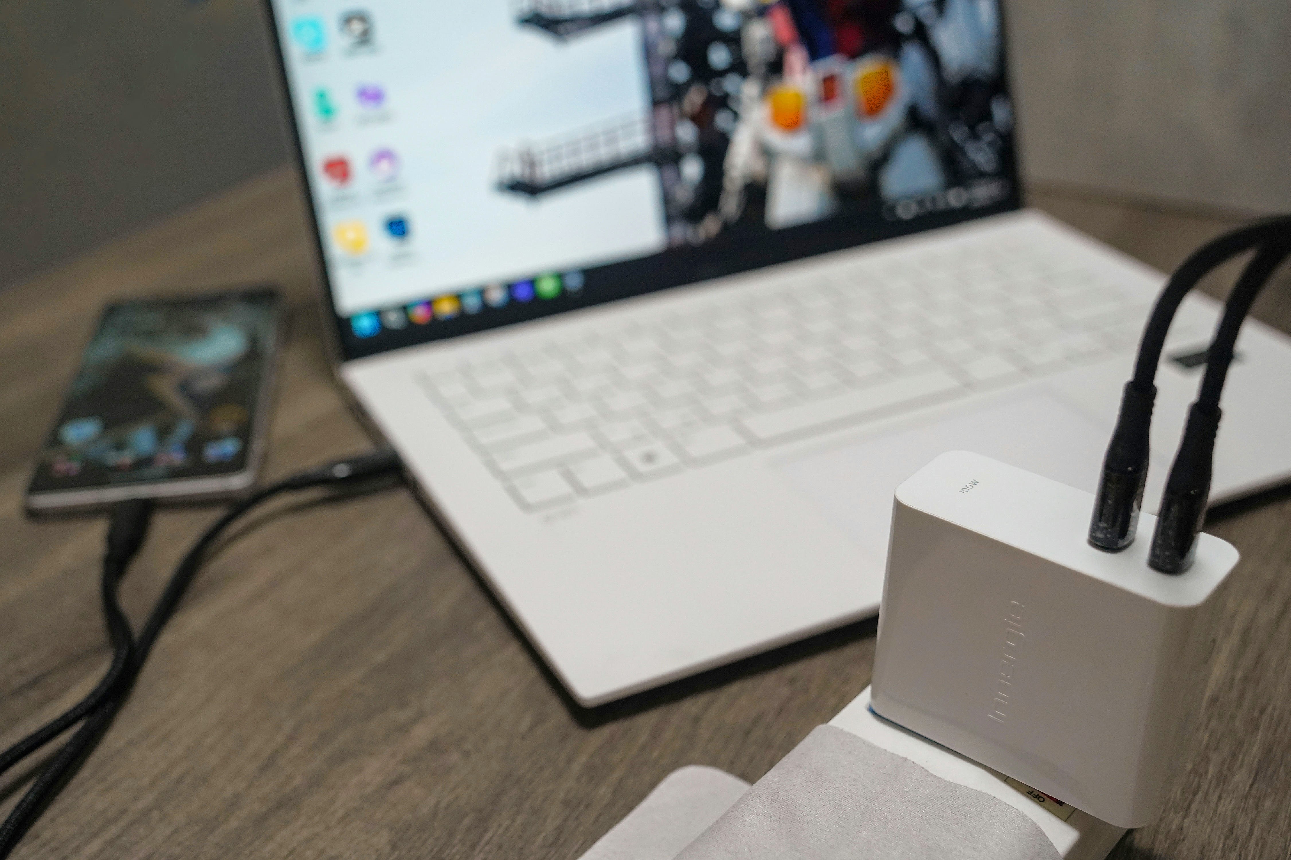 極輕！AI 移動工作站 LG gram (14Z90S) 14吋筆電 開箱 – 凱特叔叔教3C
